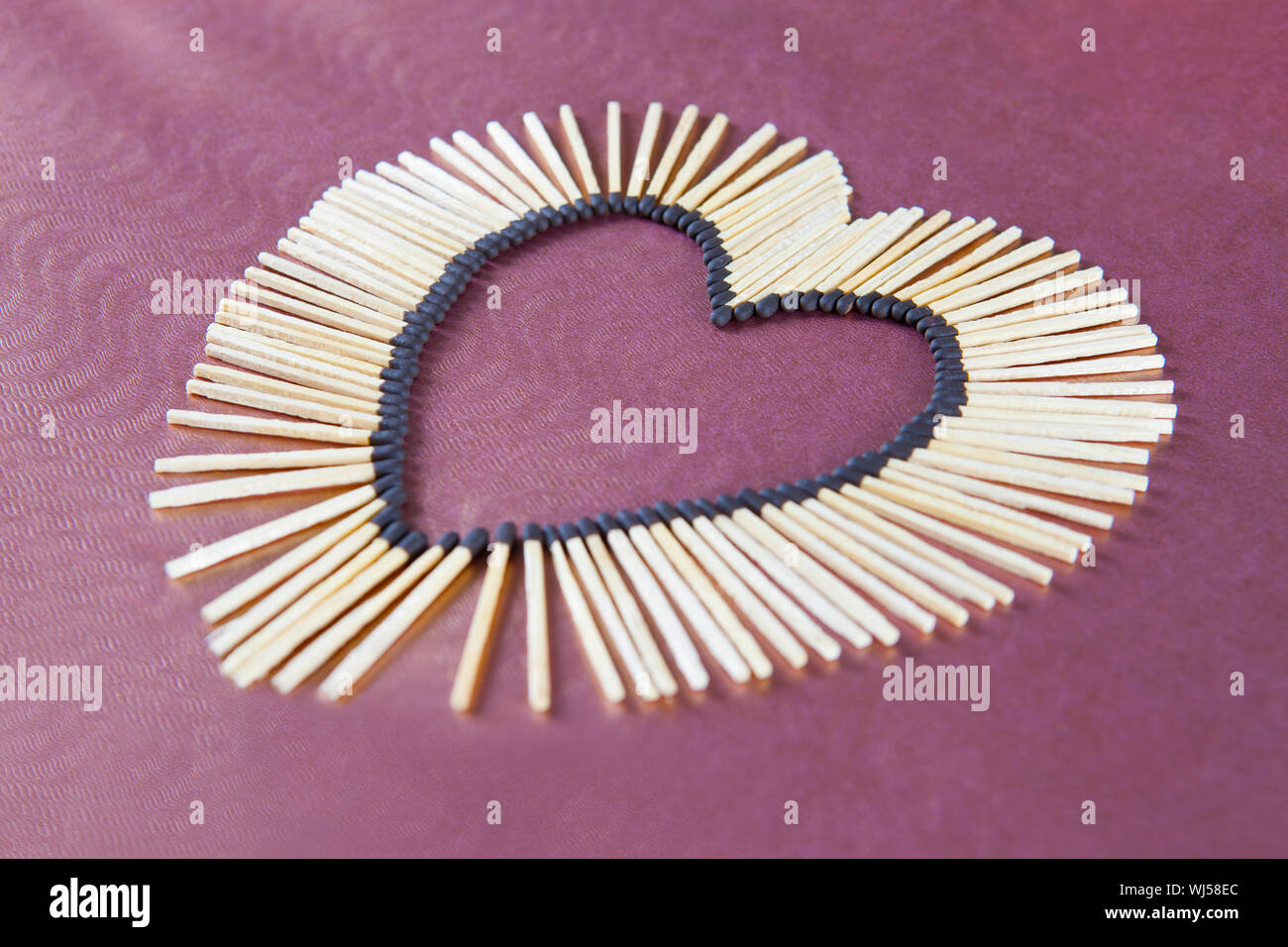 Heart image black outline hi-res stock photography and images - Alamy