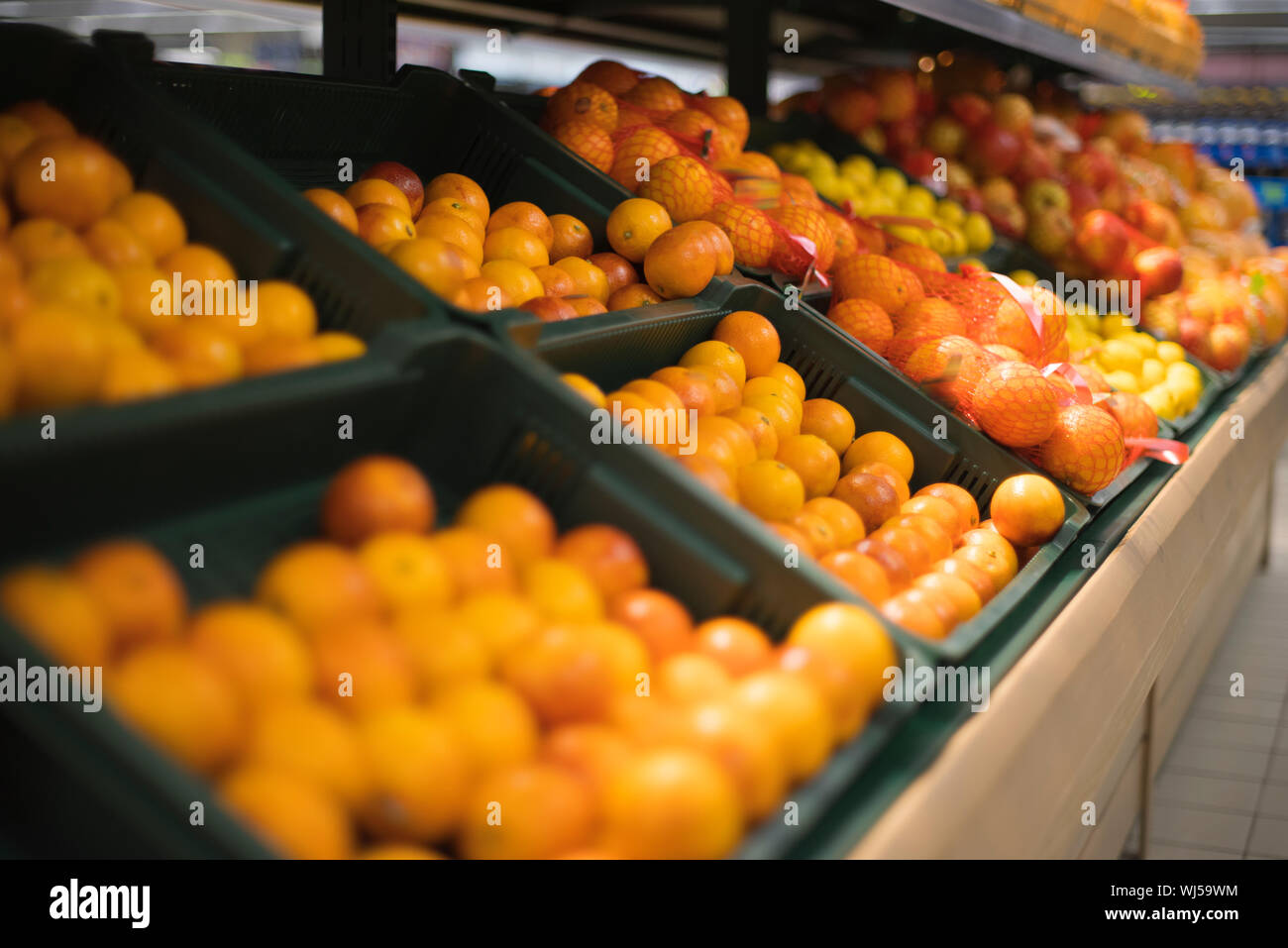 Oranges on the shop counter. Food Stock Photo - Alamy