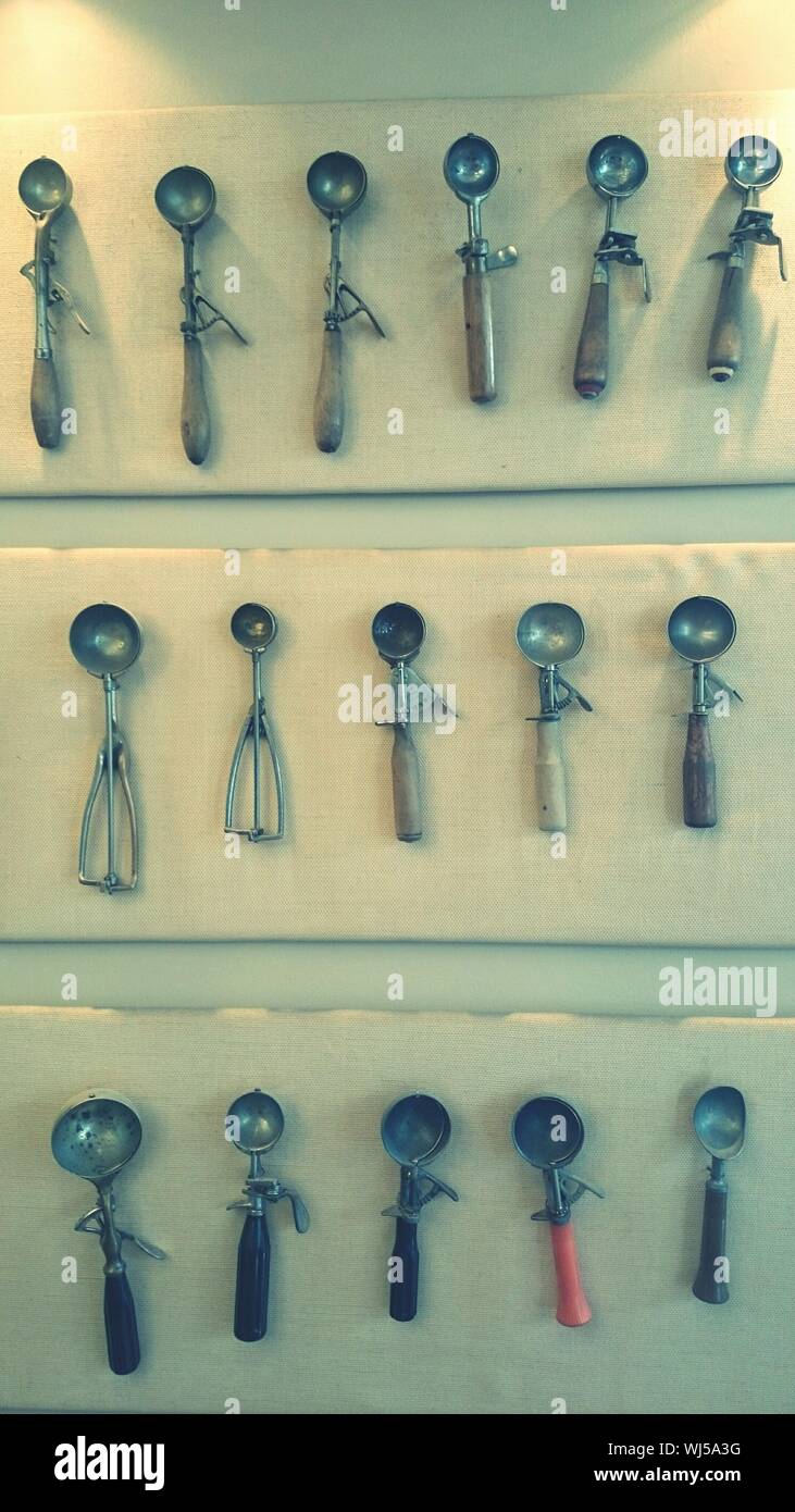 Man scoops hi-res stock photography and images - Alamy