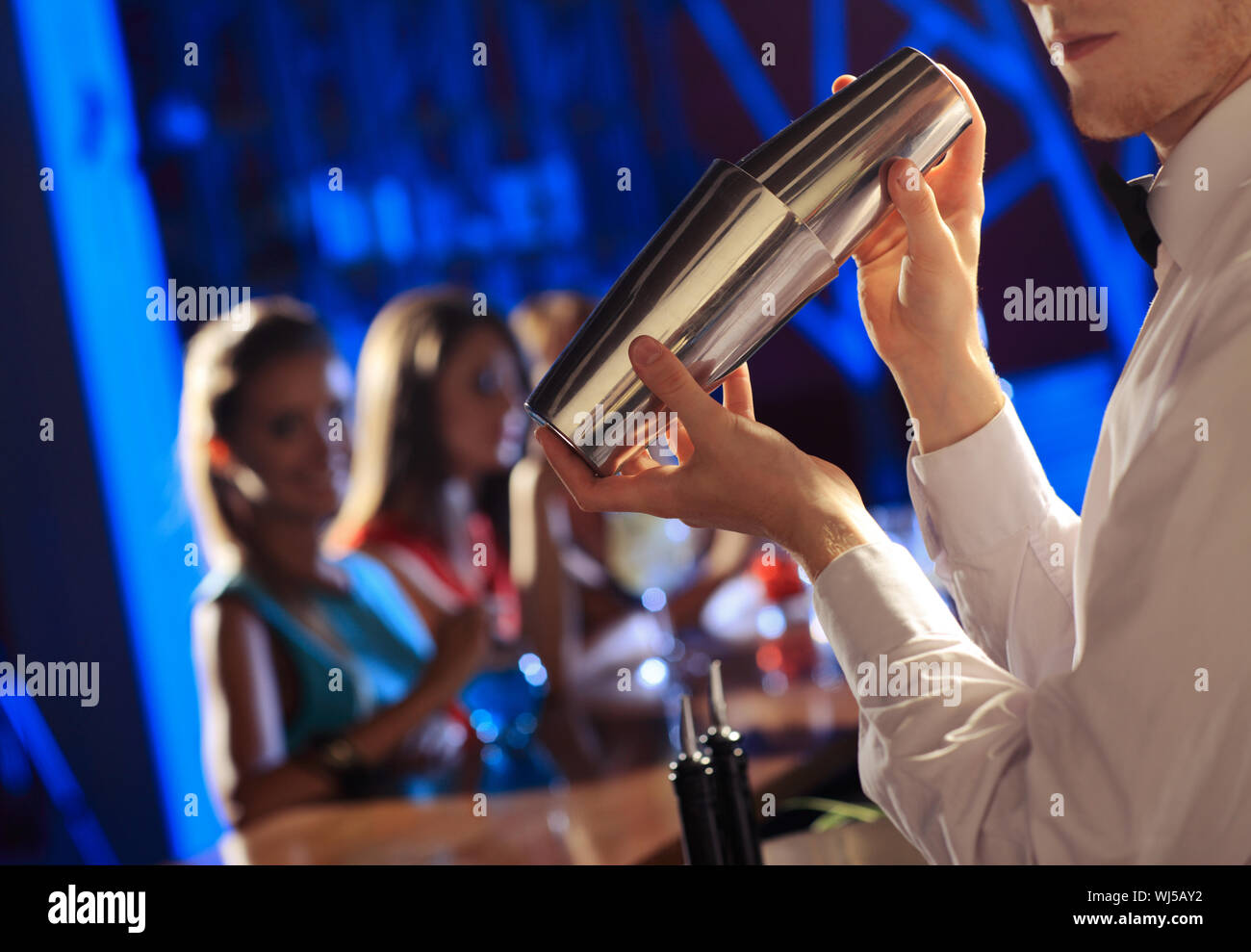 Women cocktail shaker hi-res stock photography and images - Alamy