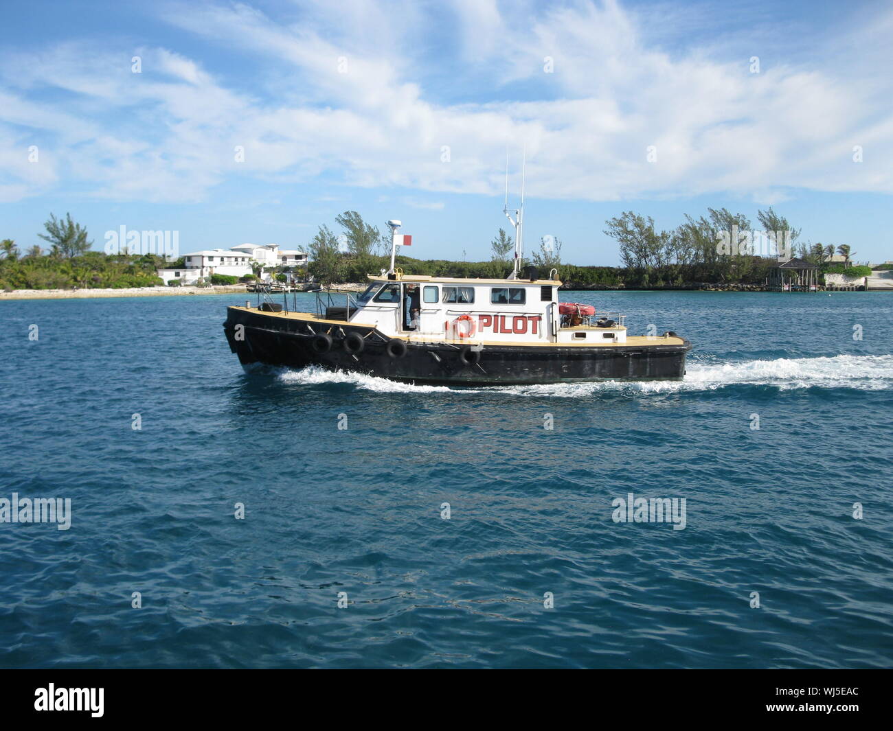 Rescue boat sea hi-res stock photography and images - Alamy
