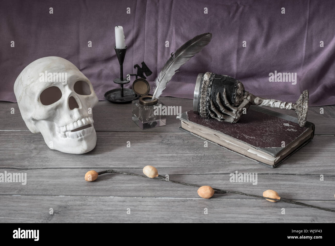 Glass pen holder and ink well hi-res stock photography and images - Alamy