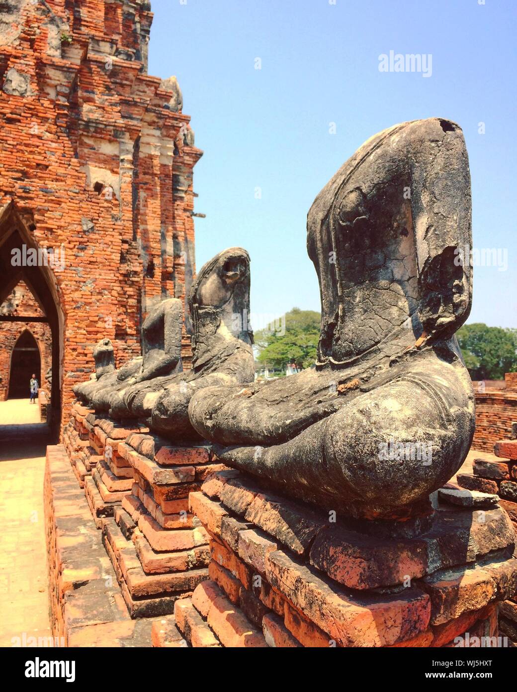 Broken statue religion hi-res stock photography and images - Alamy