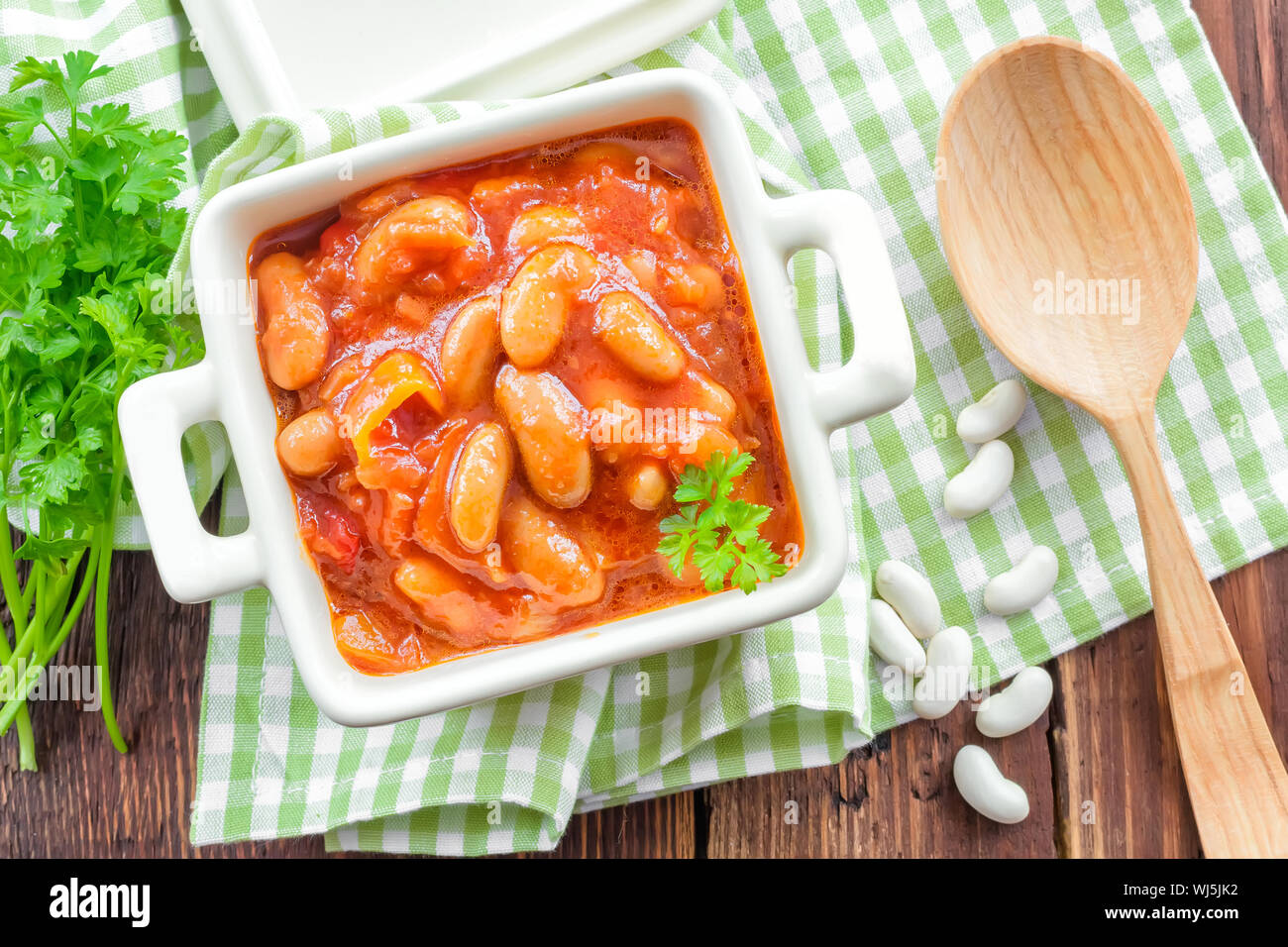 Beans with vegetables Stock Photo - Alamy