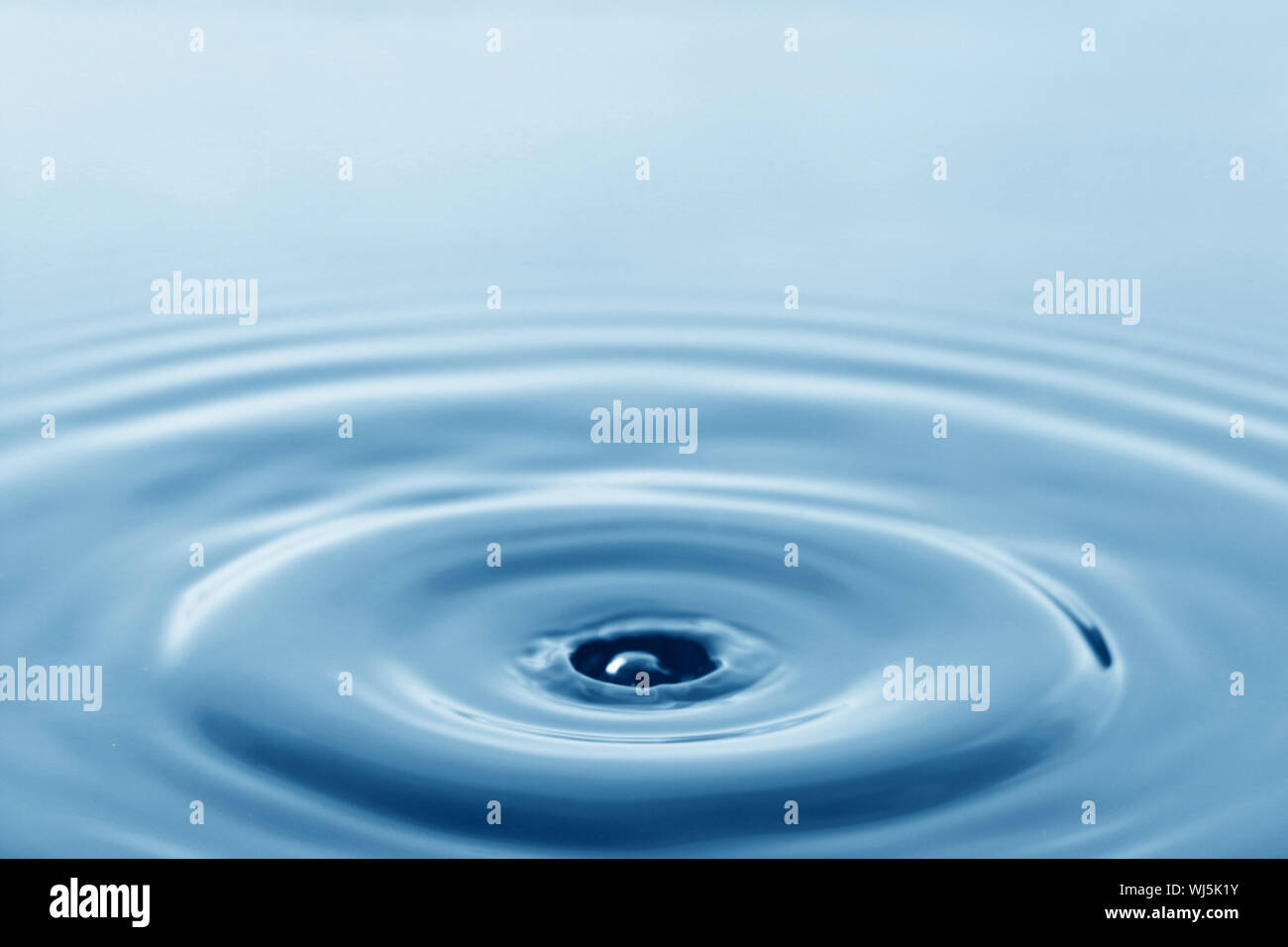water wet speed splash macro close up Stock Photo - Alamy