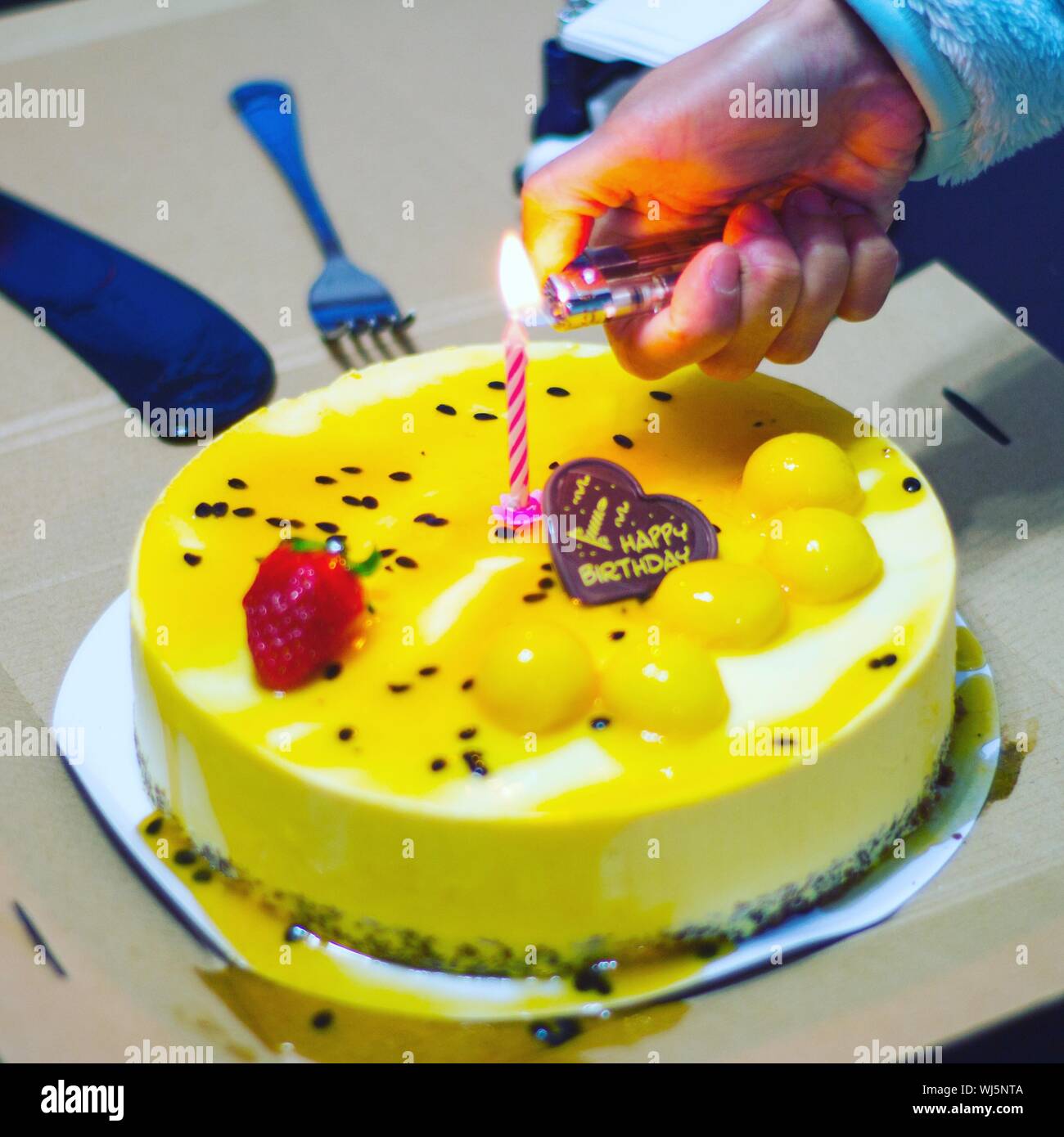 Lighting cake hi-res stock photography and images - Alamy