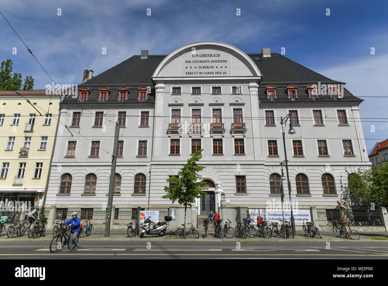 Old building, old building facade, flat in an old building, view ...