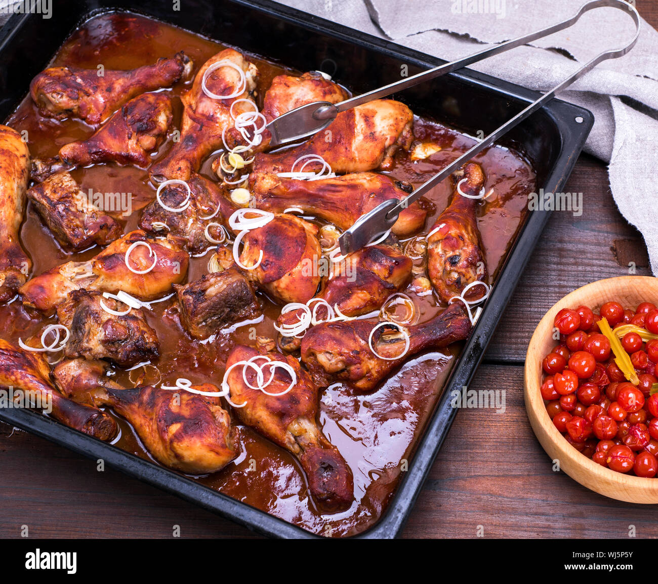 Chicken tray hi-res stock photography and images - Alamy