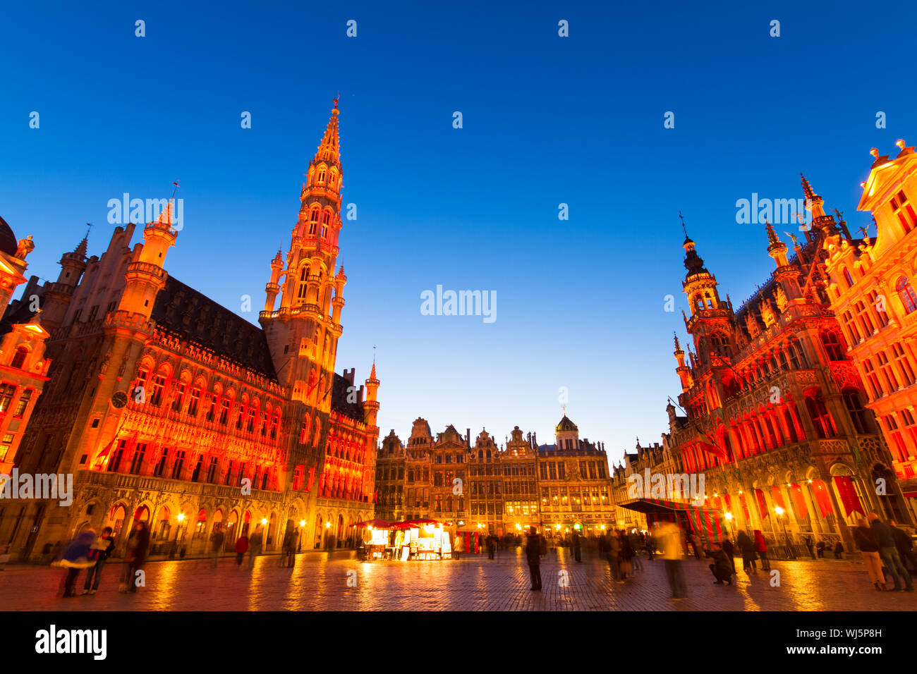 Grote Markt - The main square and Town hall of Brussels, Belgium ...