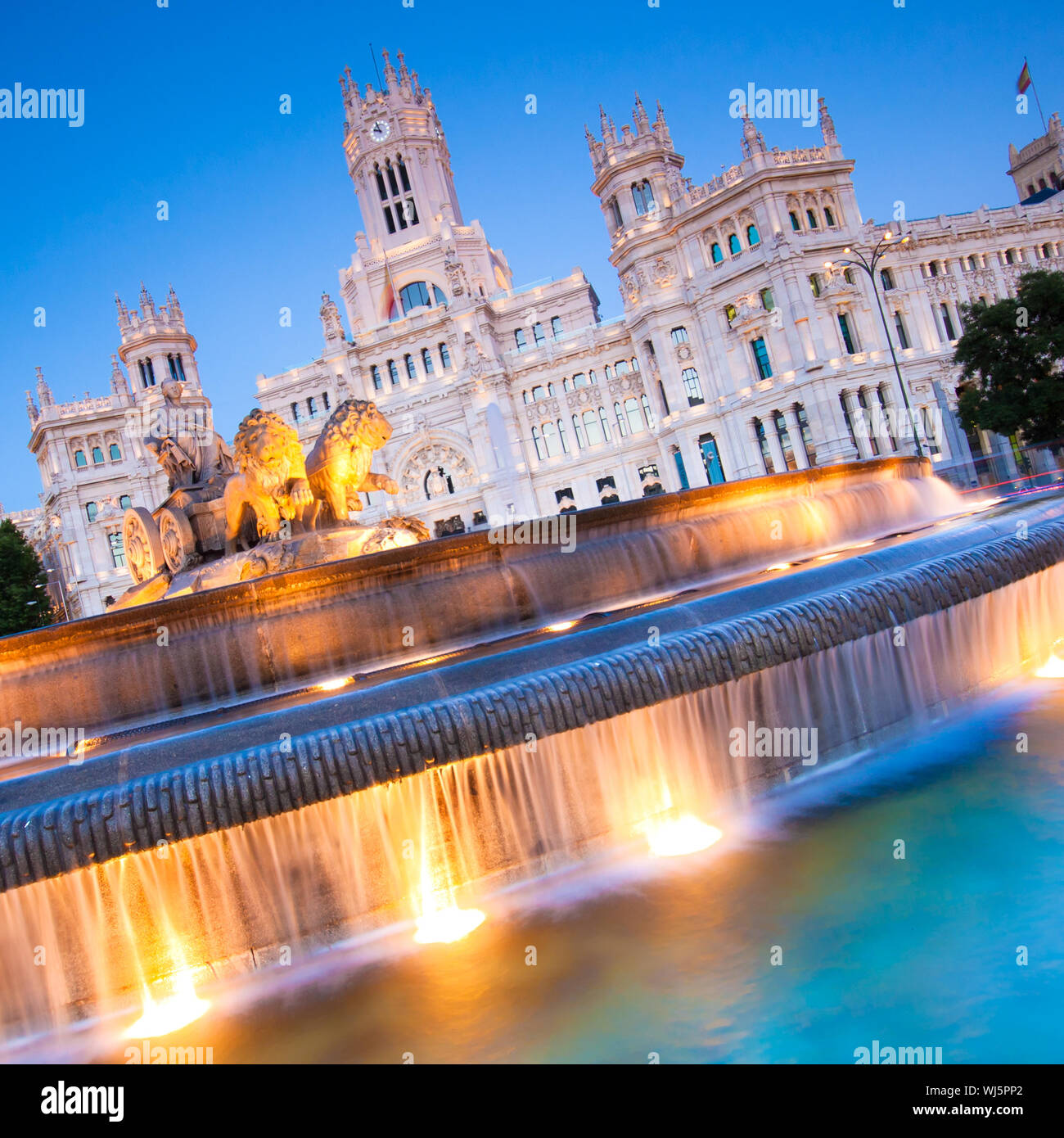 Plaza de la Cibeles (Cybele's Square) - Central Post Office (Palacio de ...