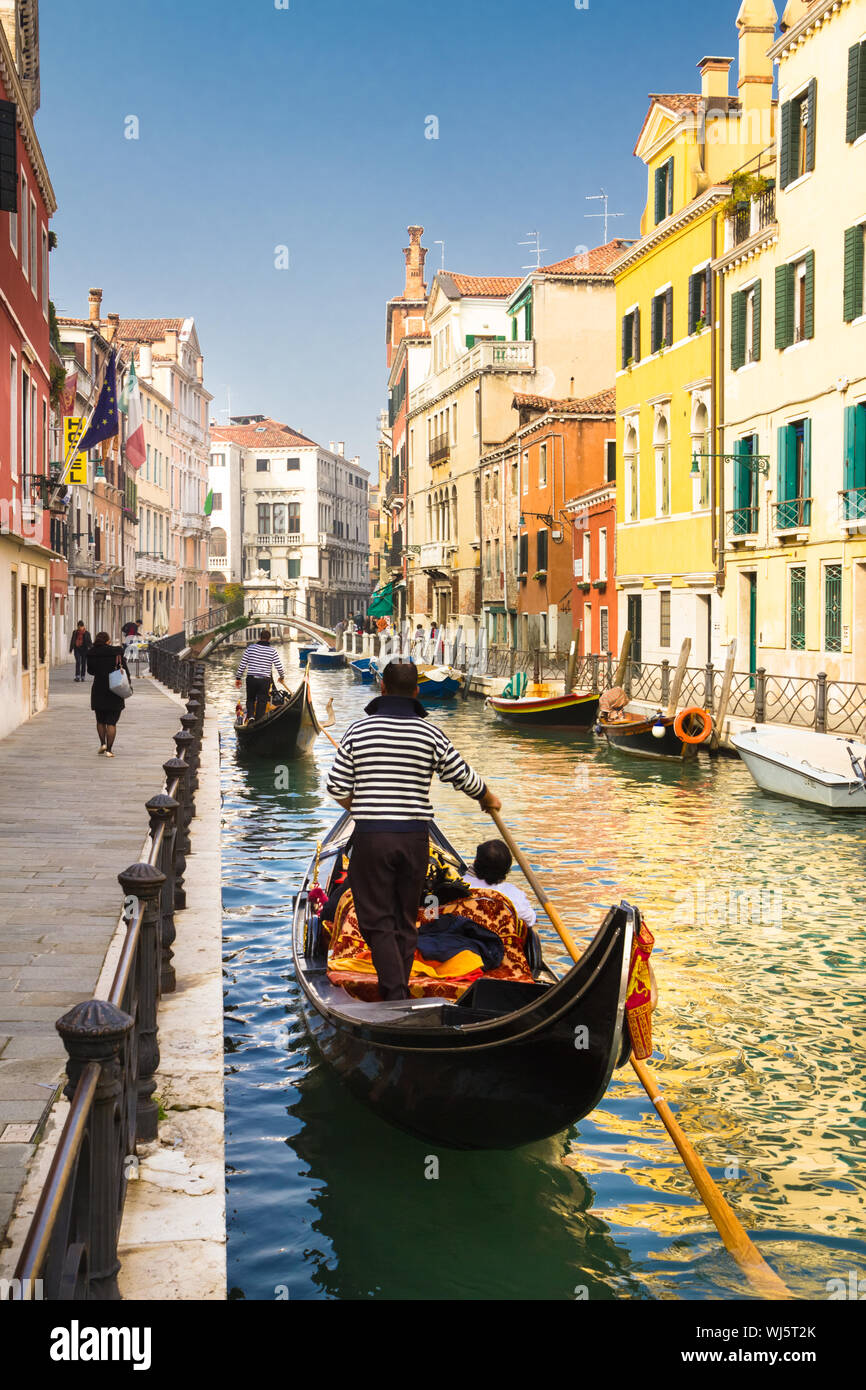 Bridge canal scenic architecture hi-res stock photography and images ...