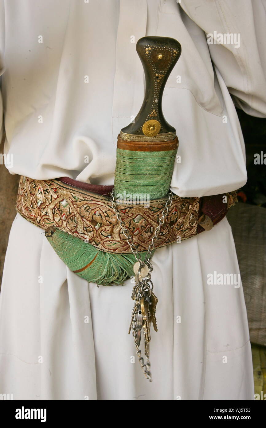 Yemeni janbiya traditional yemen dagger hi-res stock photography and ...