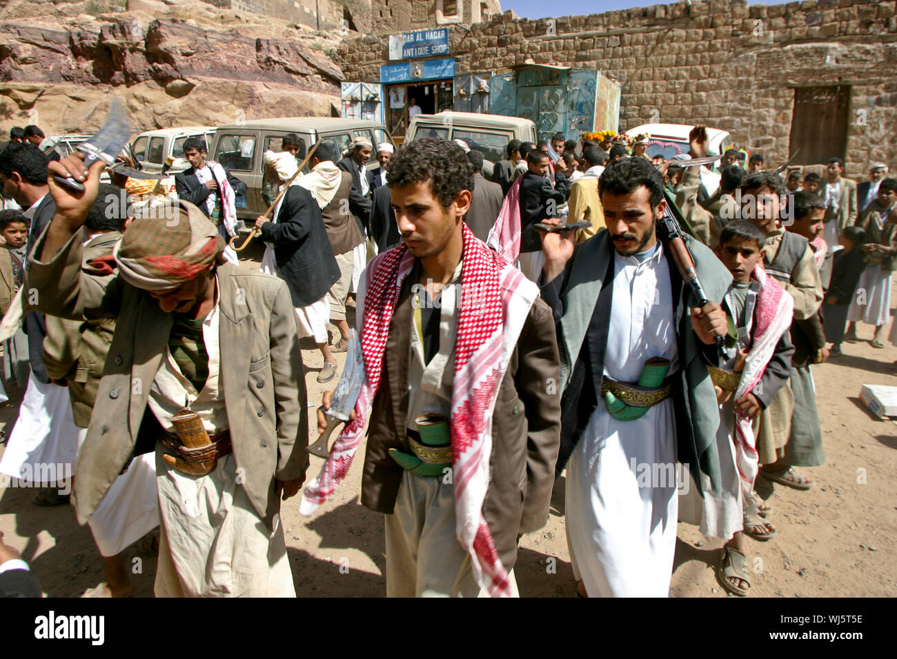 Yemeni traditional attire hi-res stock photography and images - Alamy