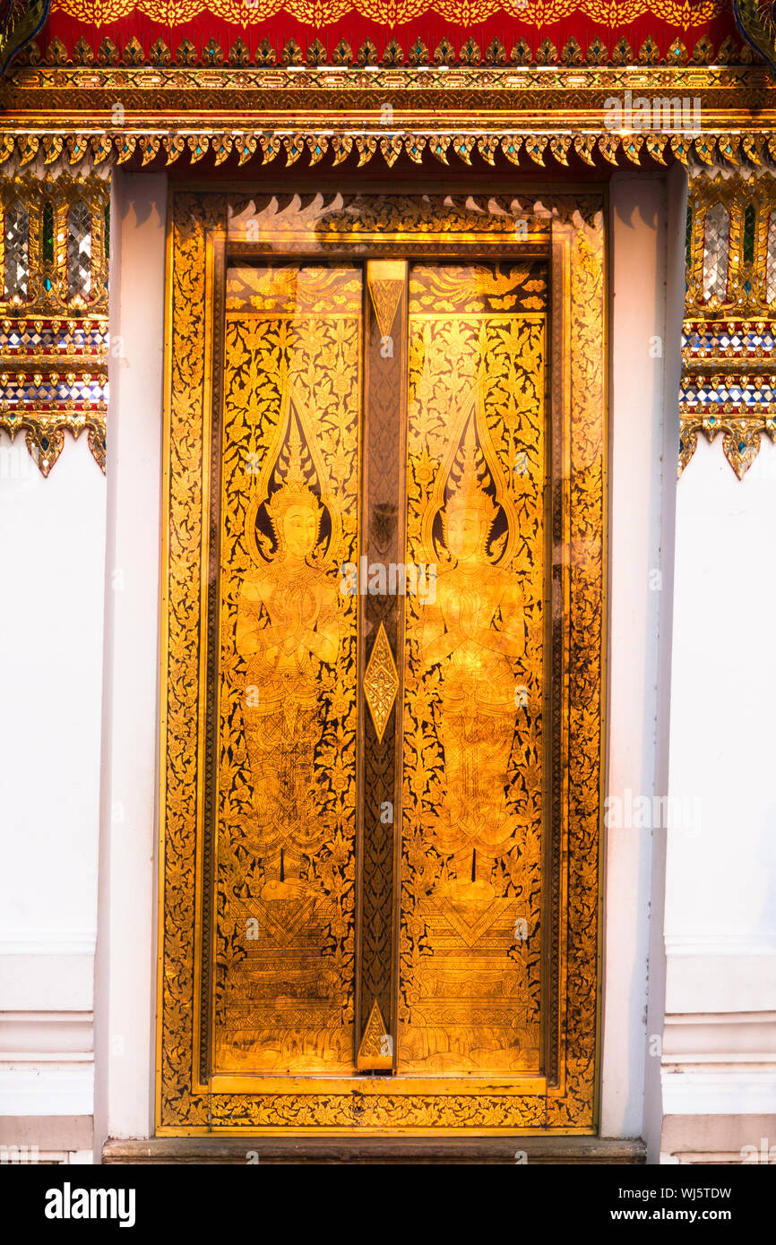 Gold tample hi-res stock photography and images - Alamy