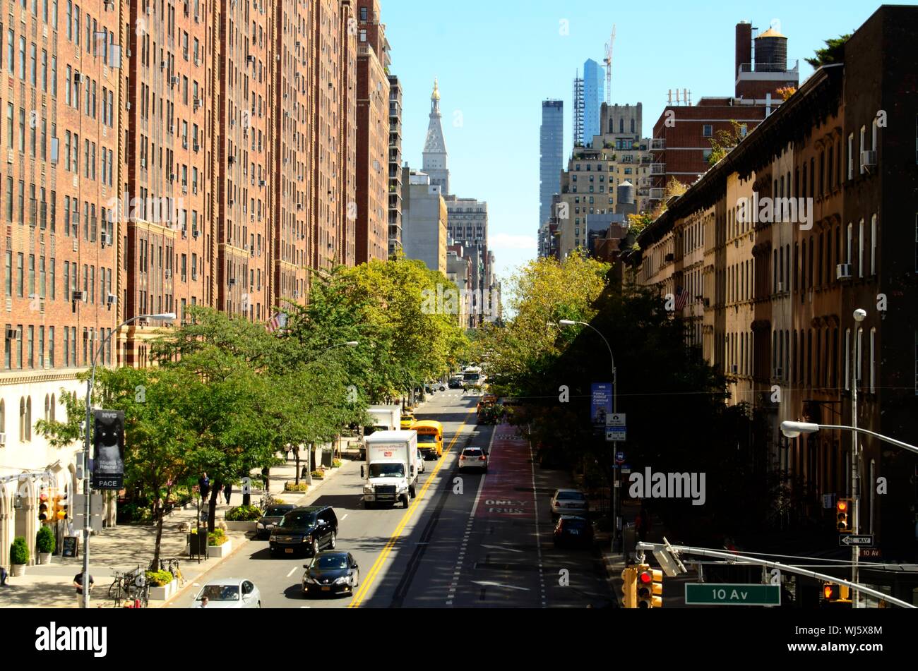 Street below the High Line in Manhattan, New York Stock Photo - Alamy