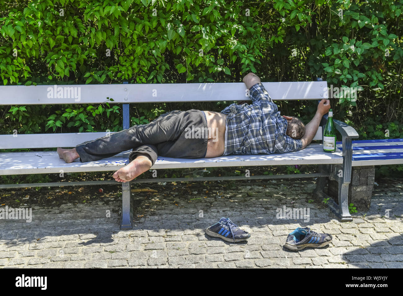 Alcohol, alcoholic, alcoholism, poor, poor, poor, poor, poverty, bank ...