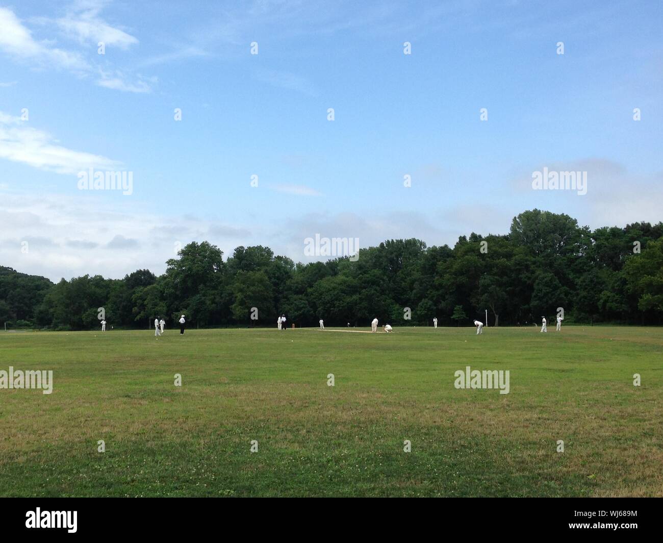 People playing golf hi-res stock photography and images - Alamy