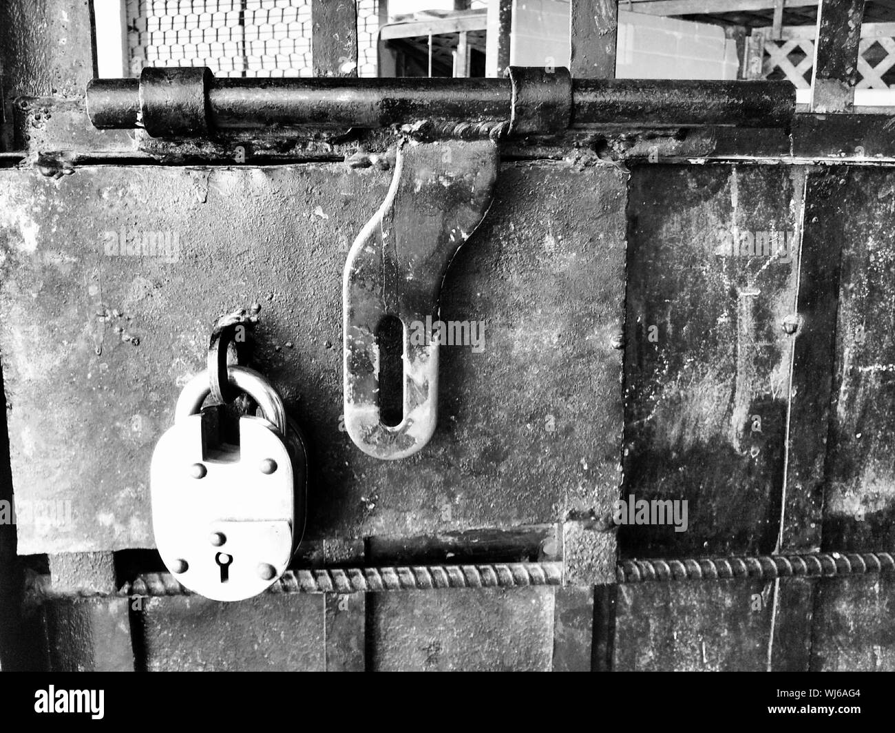 Building and lock gate hi-res stock photography and images - Alamy