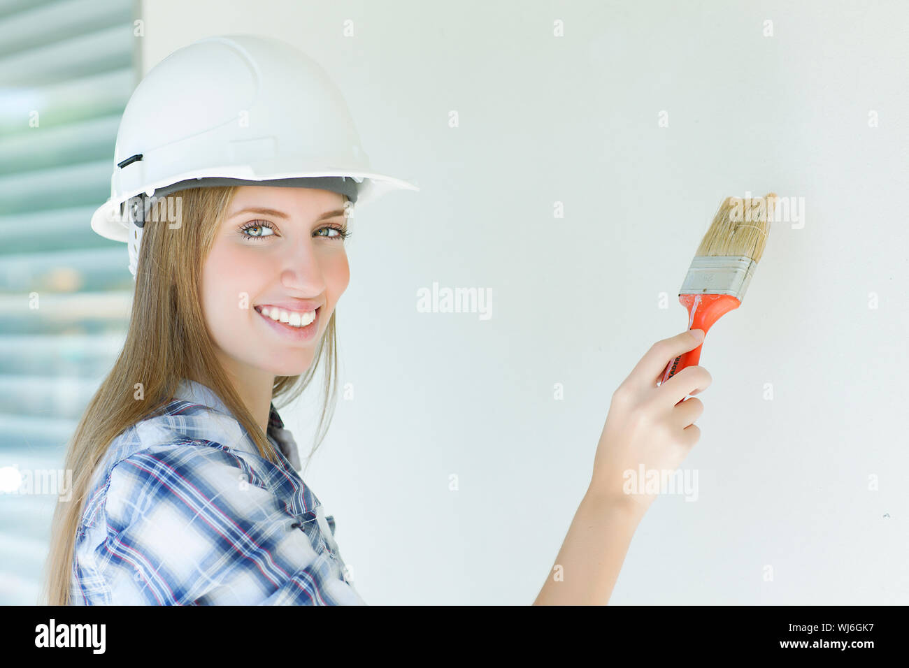 Female painter hi-res stock photography and images - Alamy