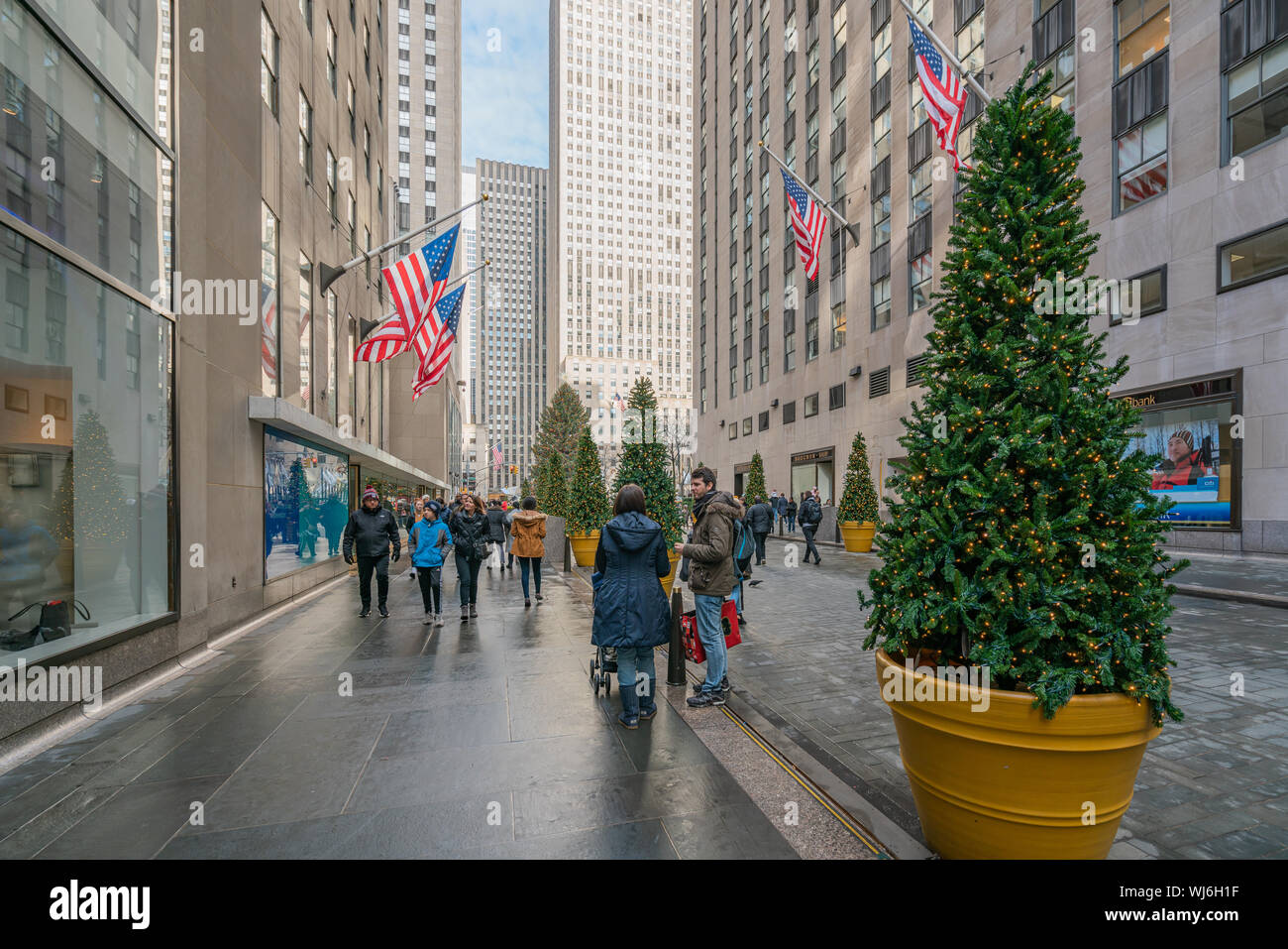 Manhattan christmas tree nyc hi-res stock photography and images - Alamy