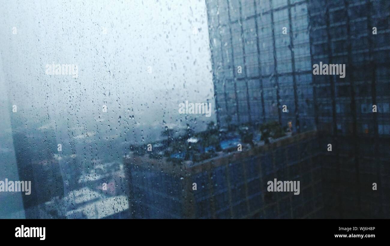 Exterior window condensation hi-res stock photography and images - Alamy