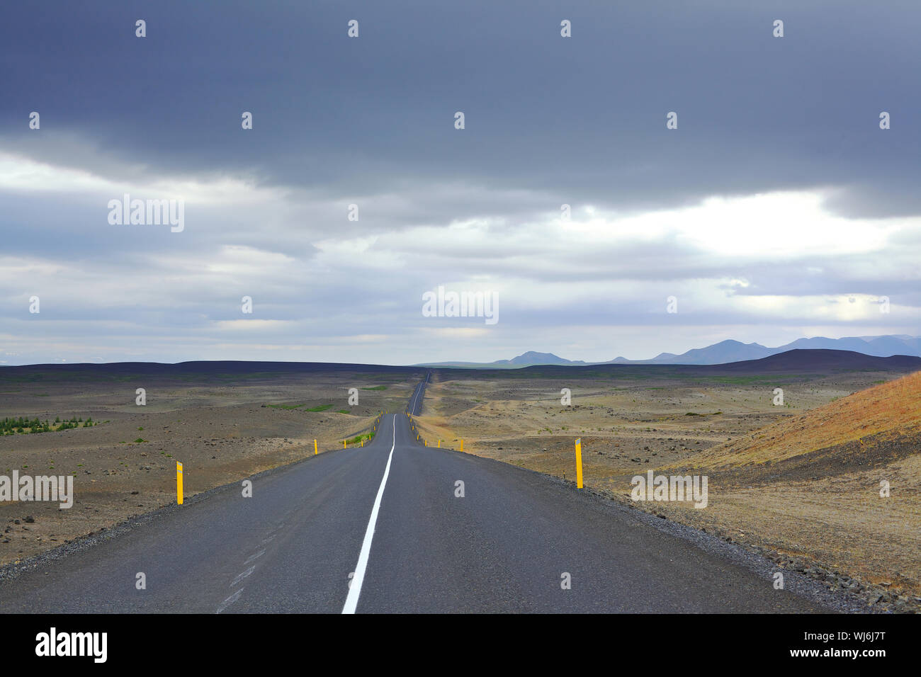 Rectilinear clouds hi-res stock photography and images - Alamy