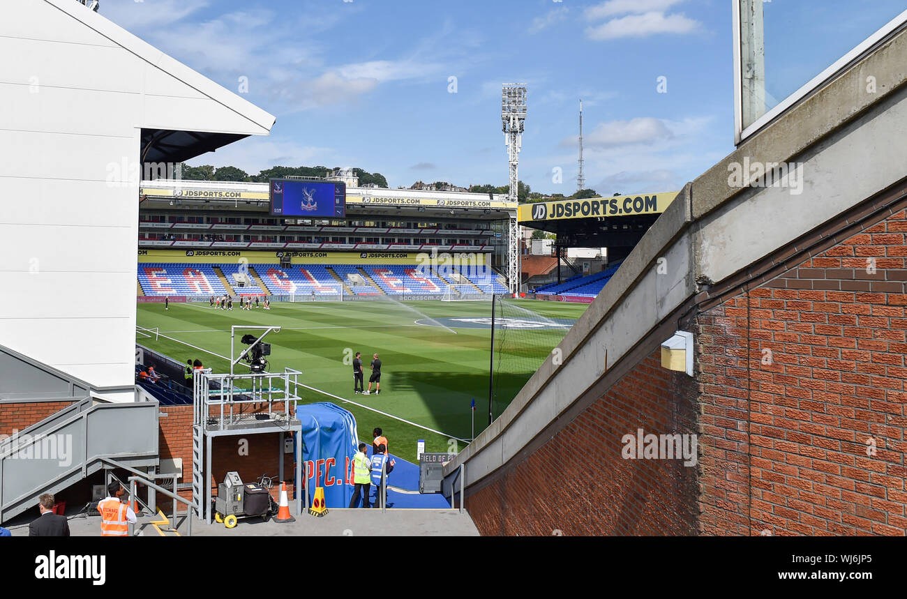 Soccer ground london hi-res stock photography and images - Alamy