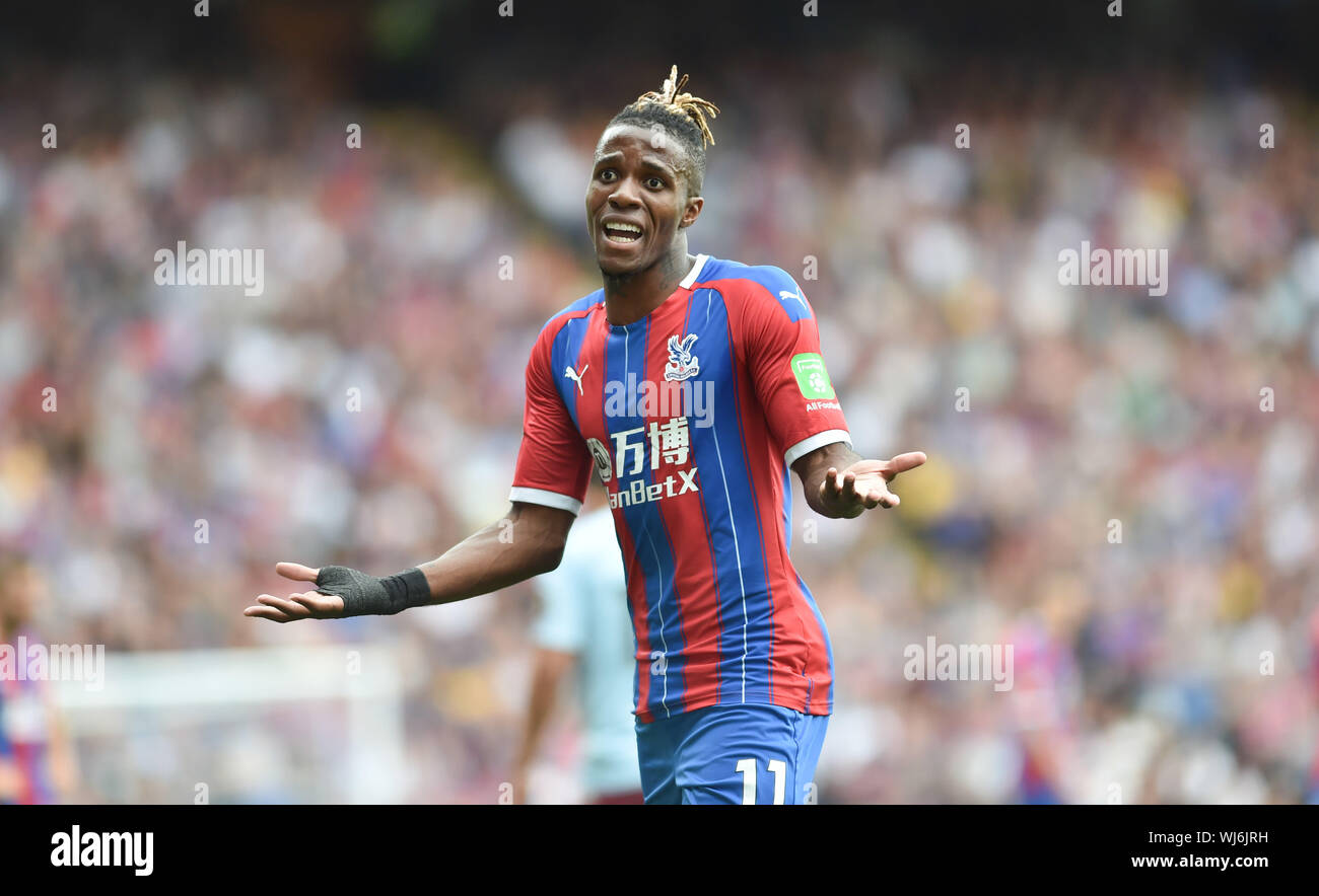 Footballer wilfred zaha hi-res stock photography and images - Alamy