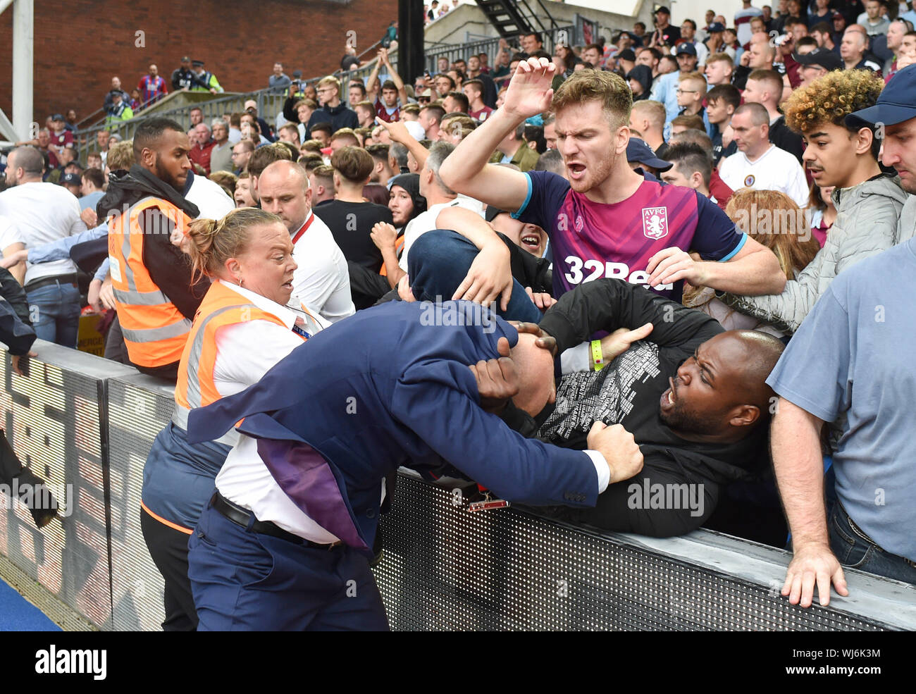 An angry soccer player hi-res stock photography and images - Alamy