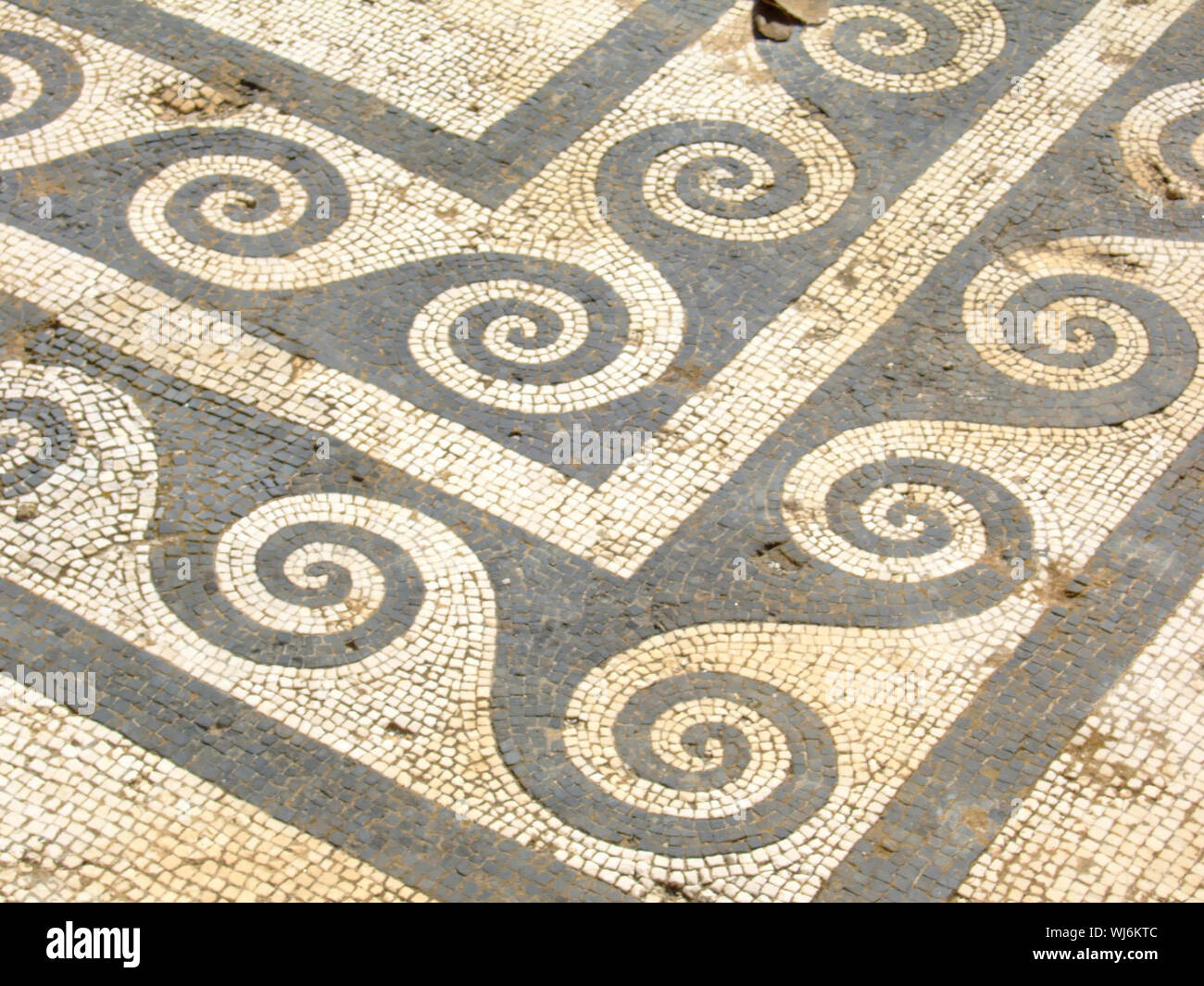 Patterned tiles hi-res stock photography and images - Alamy