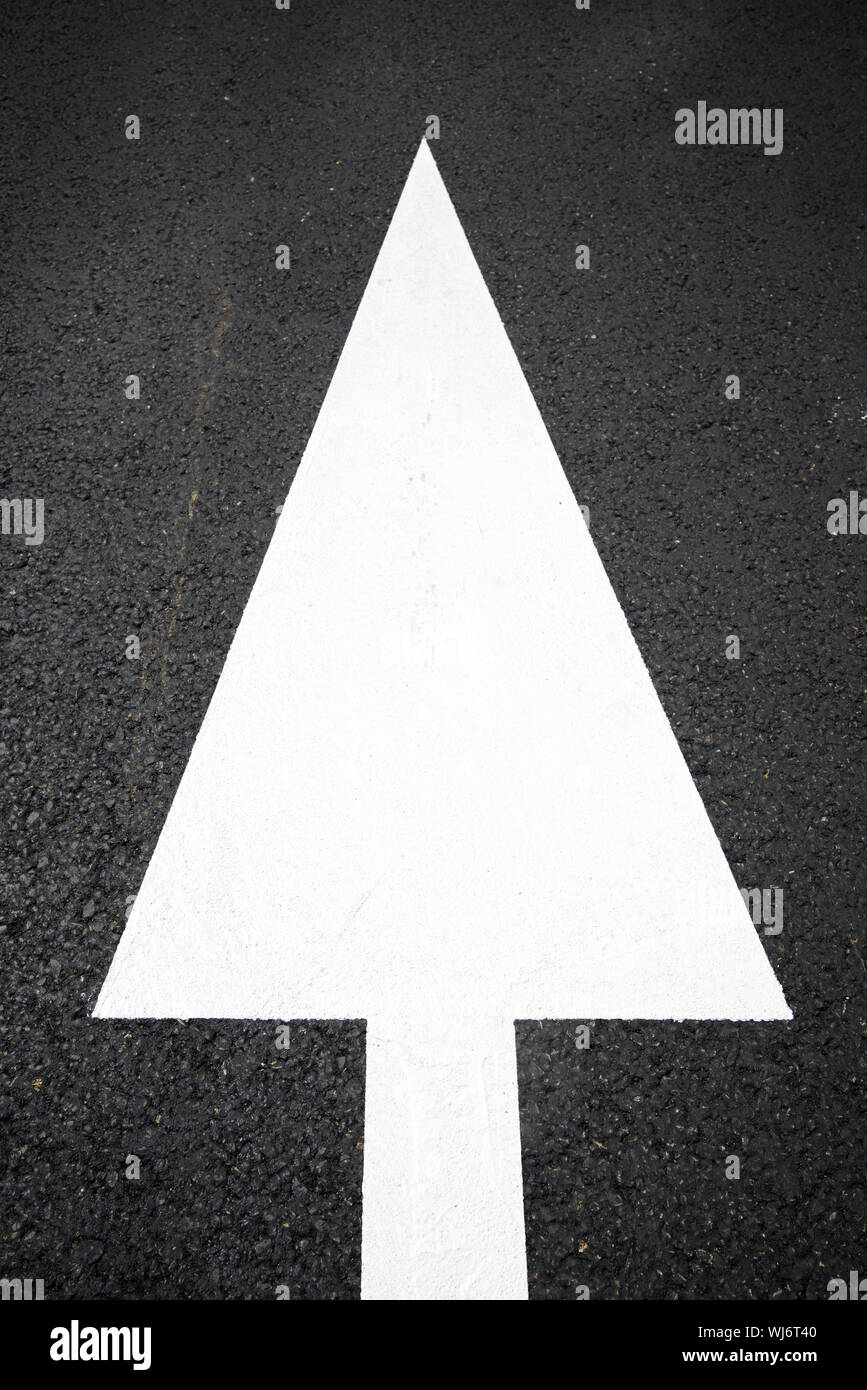 Single arrow directional sign on the floor Stock Photo - Alamy