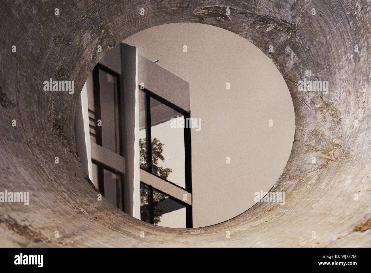 Circle hole hi-res stock photography and images - Alamy