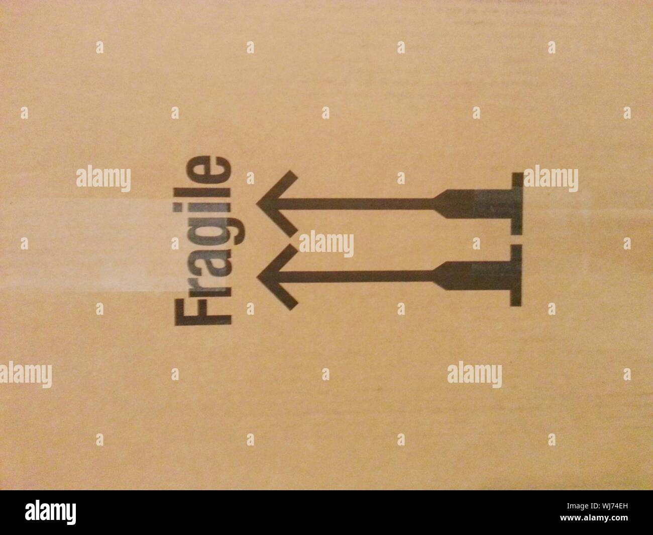 Fragile sign hi-res stock photography and images - Alamy