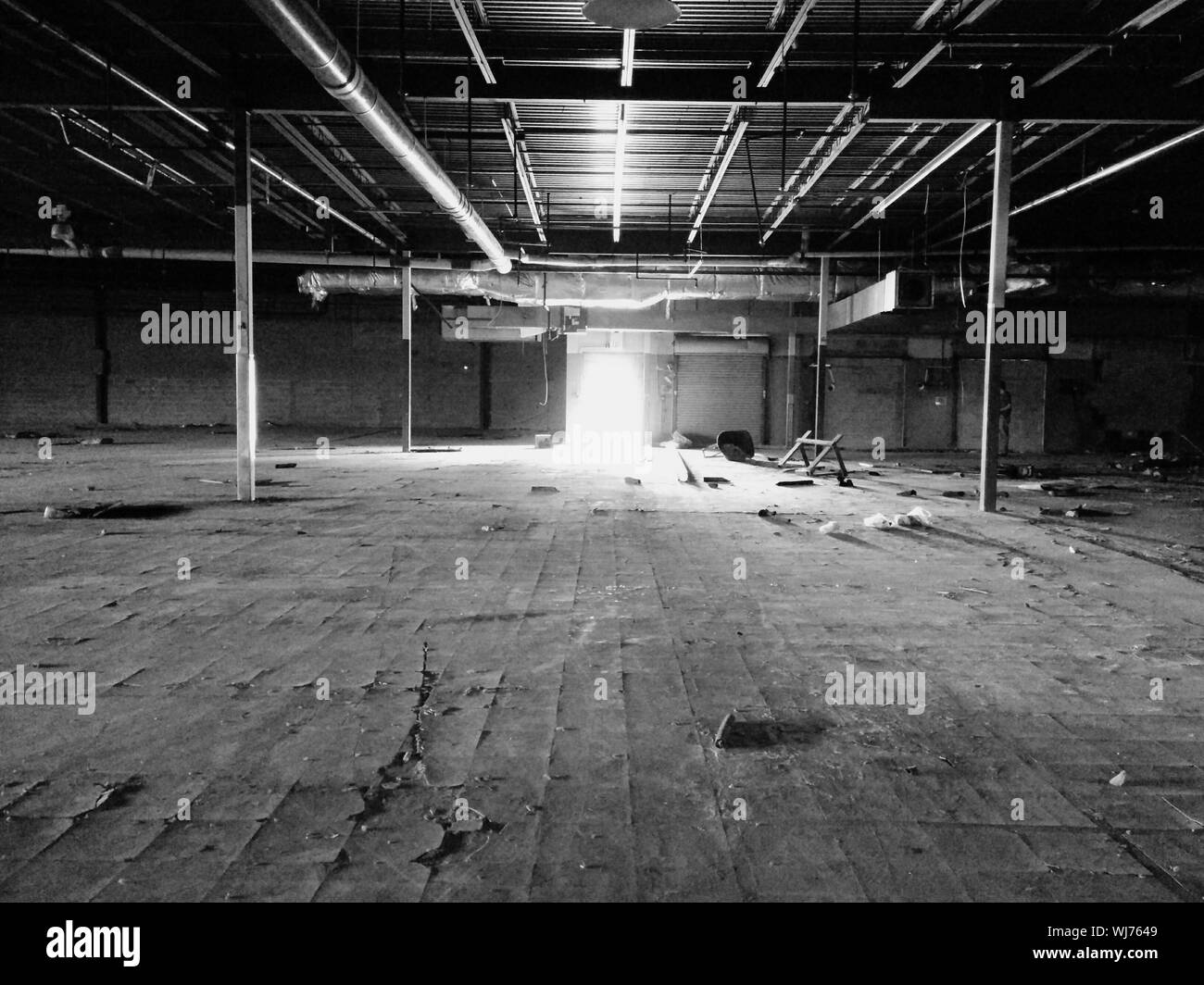 Abandoned warehouse hi-res stock photography and images - Alamy