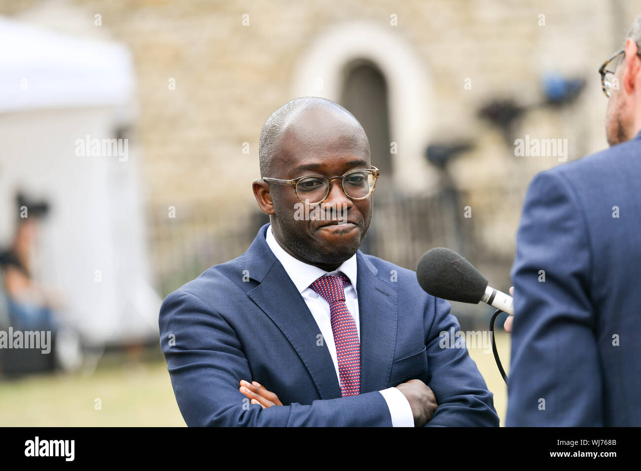 Politicians being interviewed hi-res stock photography and images - Alamy