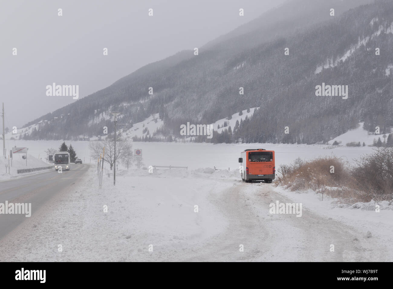Bus on snow hi-res stock photography and images - Alamy