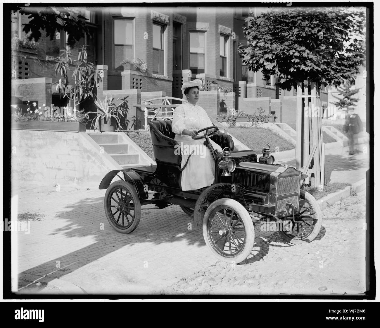 HENRY, GUY, MRS. IN AUTO Stock Photo - Alamy
