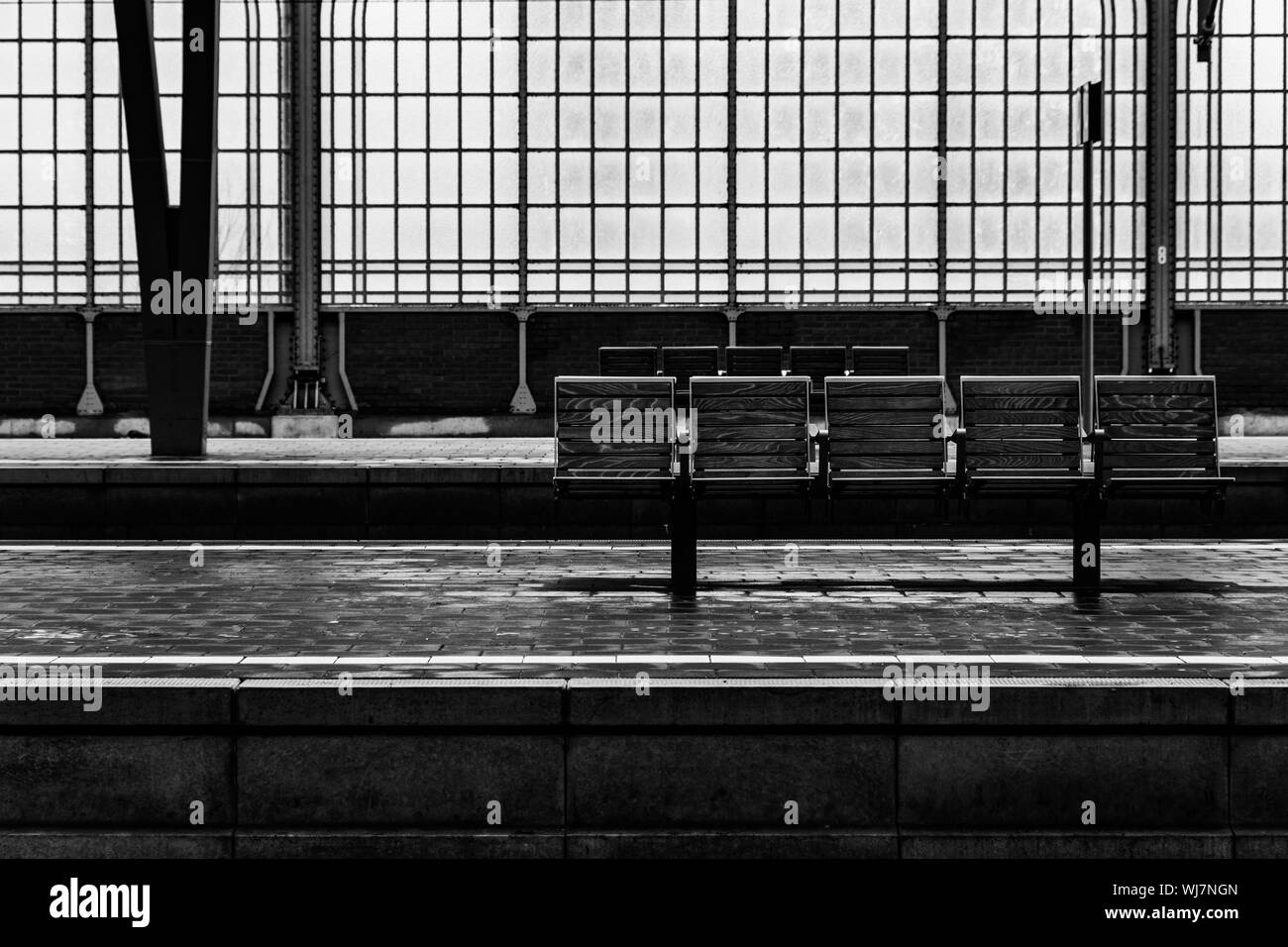 Empty railroad station platform bench hi-res stock photography and ...
