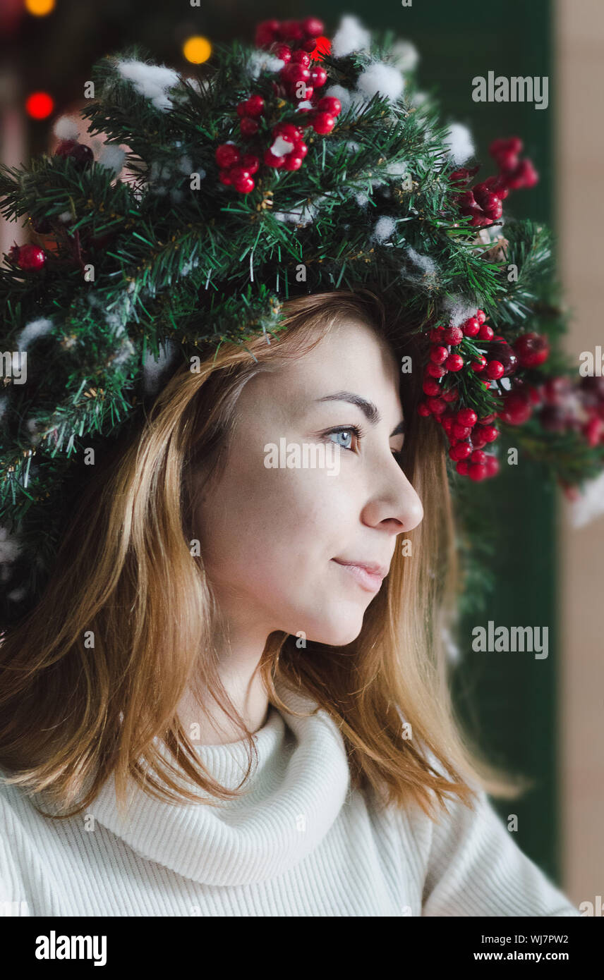 Woman and christmas tree hi-res stock photography and images - Alamy