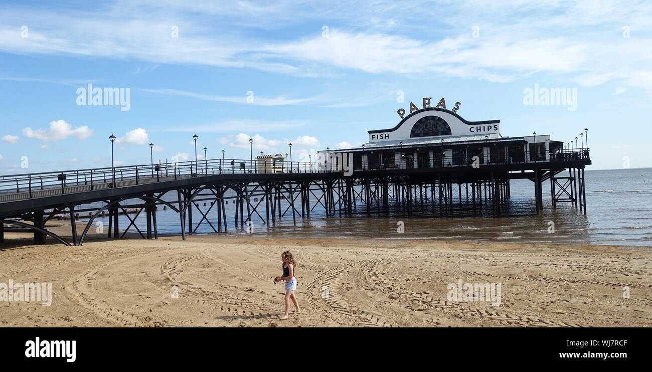 Beach promenade cleethorpes beach cleethorpes hi-res stock photography ...