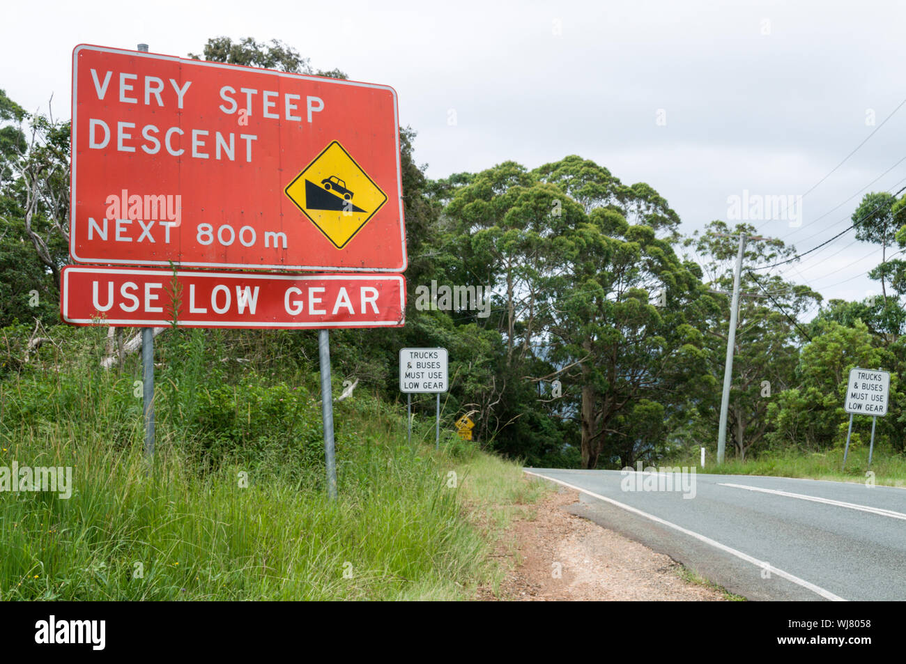 A road sign, 'Very Steep Descent' in the Gold Coast hinterland of ...