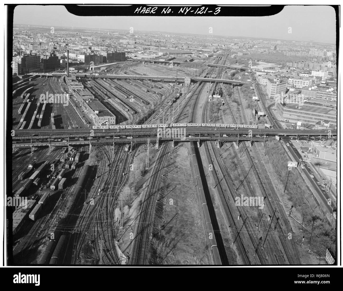 Elevated subway new york Cut Out Stock Images & Pictures - Alamy