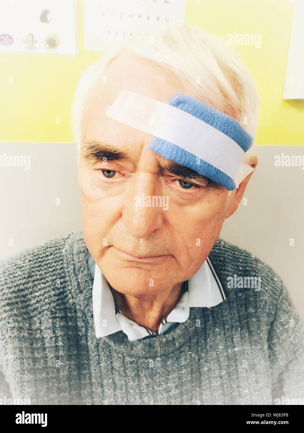Head injury hospital hi-res stock photography and images - Alamy