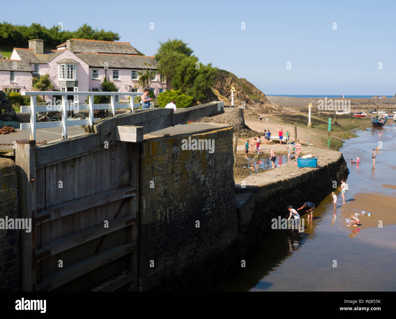 Cottage gates hi-res stock photography and images - Alamy