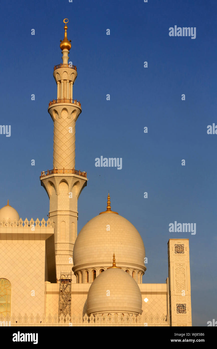 Dômes et minaret. Mosquée Sheikh Zayed. 1995. Abou Dhabi. / Sheikh ...