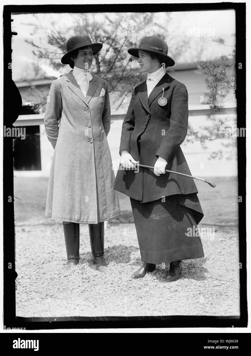 HORSE SHOWS. Janette Allen (left) Helen Buchanan Stock Photo - Alamy