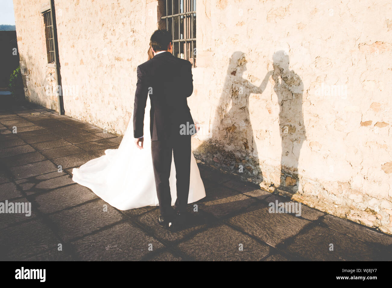 Wedding couple shadow hi-res stock photography and images - Alamy