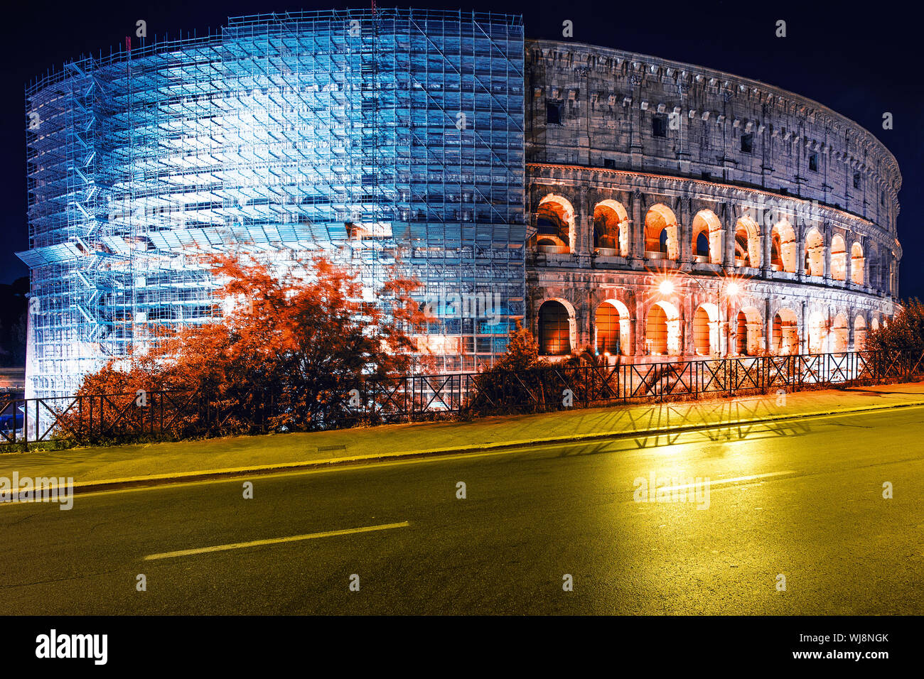 Colosseum scaffolding hi-res stock photography and images - Alamy