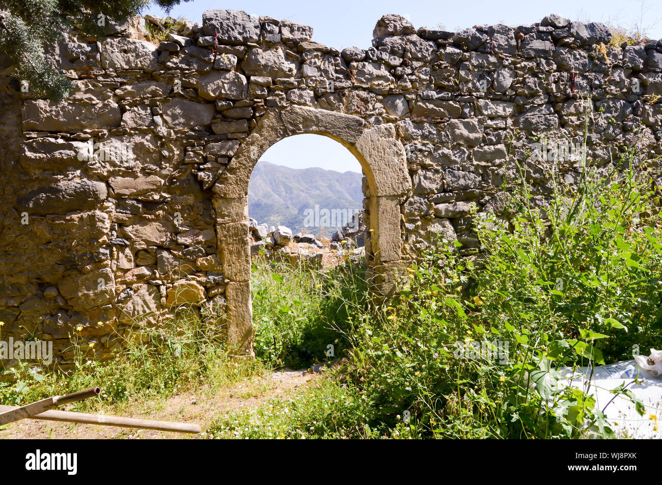 Damaged ruined arch architecture hi-res stock photography and images ...