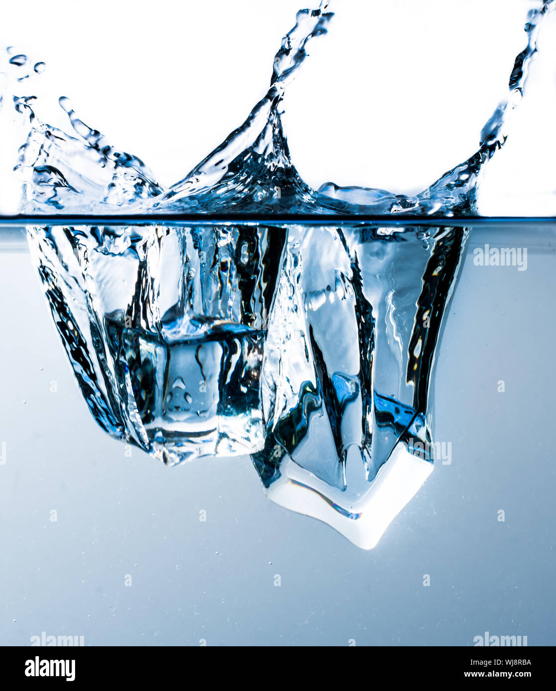 Ice cube falling in glass hi-res stock photography and images - Alamy